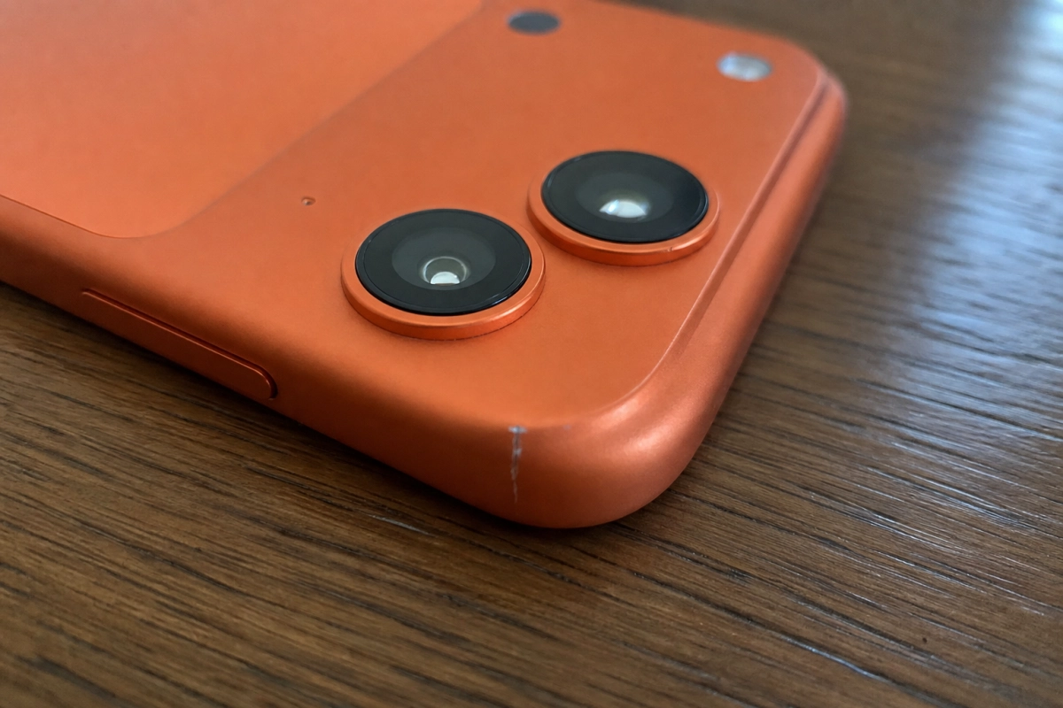 iPhone 17 Pro skifter fra titanium til aluminum og får ny Cosmic Orange ...